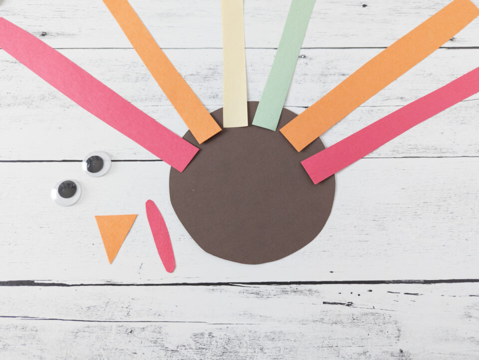 Easy Paper Turkey Craft for Preschoolers & Kindergartners